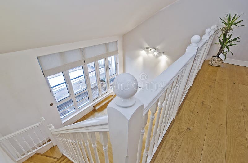 Aufgeteilte Waagerecht Ausgerichtete Wohnung Stockbild - Bild von ...