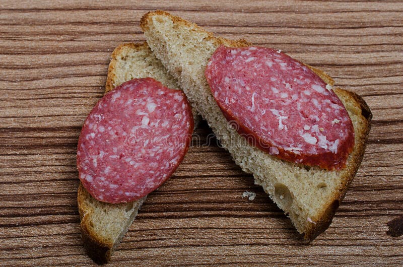 Aufschnitt Mit Wurst Und Brot Stockfoto - Bild von fleisch, rezepte ...