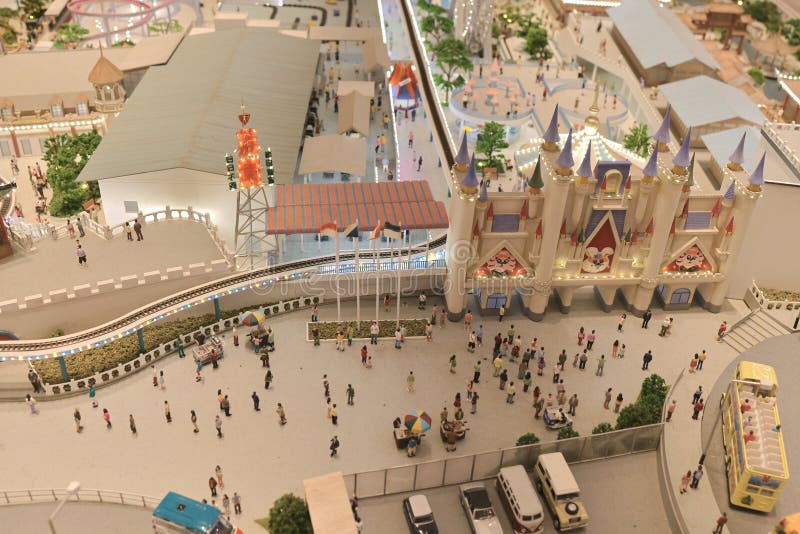 A Fun of Scale Theme Park Figure Editorial Stock Image - Image of ...