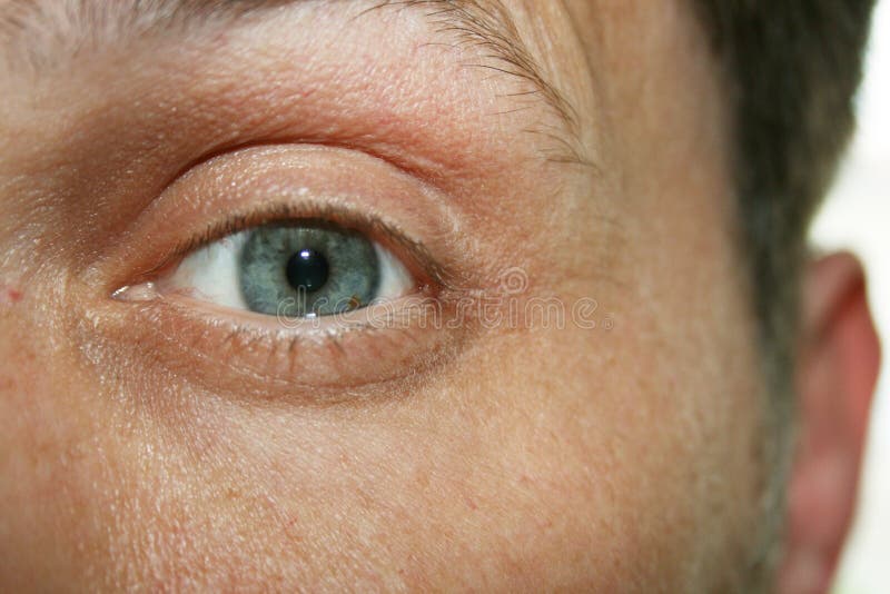 Auge und Ohr stockfoto. Bild von pupille, alter, mittlere - 5079822