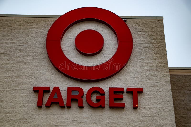 Target Retail Store Building Sign Editorial Photo - Image of chain ...