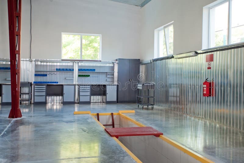 Auso Service Garage. Inspection Pit Stock Photo - Image of repair ...