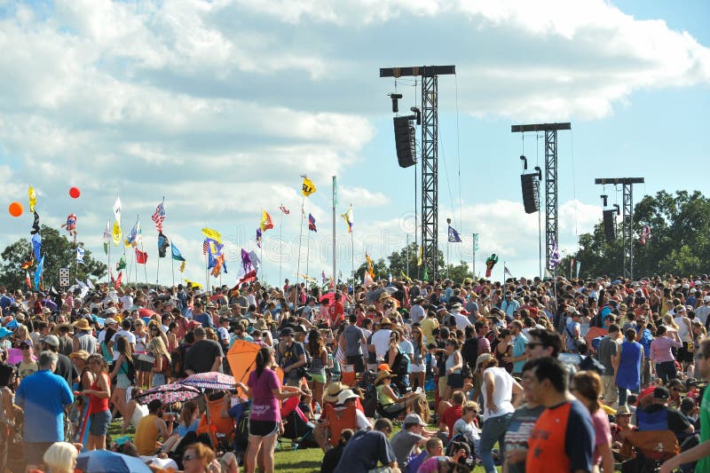 Crowds and Fashion at Austin City Limits Editorial Stock Image - Image ...