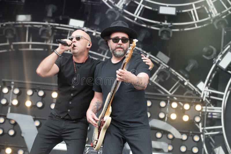 Live (Band) in Concert at Austin City Limits Editorial Photography ...