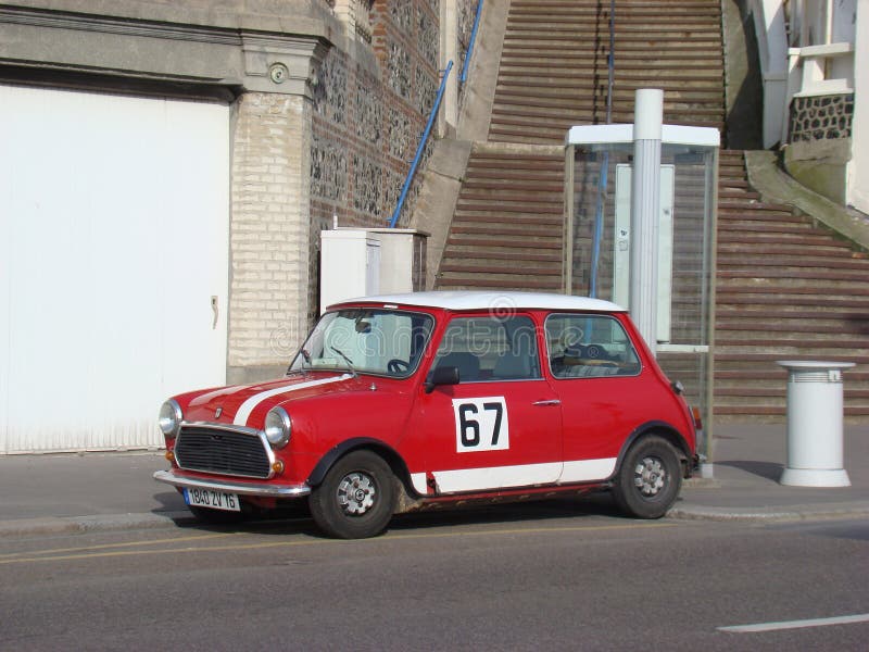 Austin Mini Cooper rojo fotografía editorial. Imagen de bobalicona ...