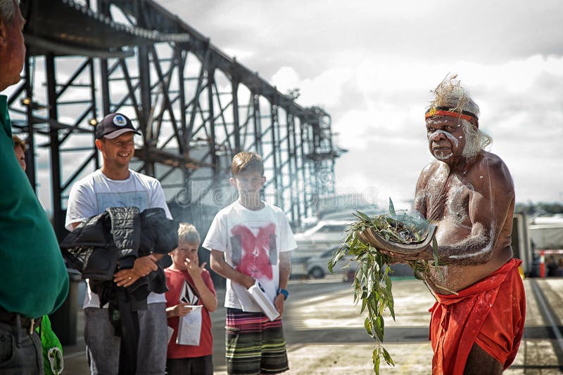 Australian Aborigine Performing a Smoking Ceremony Editorial Image ...
