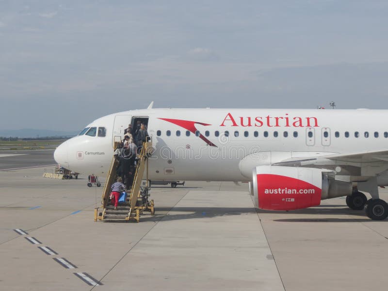 Austrian Airlines Airbus A320-200 Boarding in Vienna Editorial Image ...