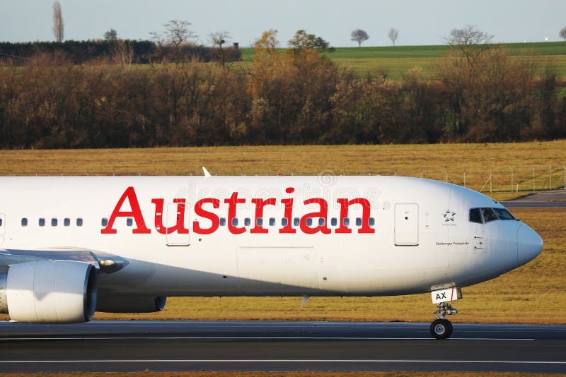 Austrian Airlines plane editorial stock image. Image of flying - 171893939