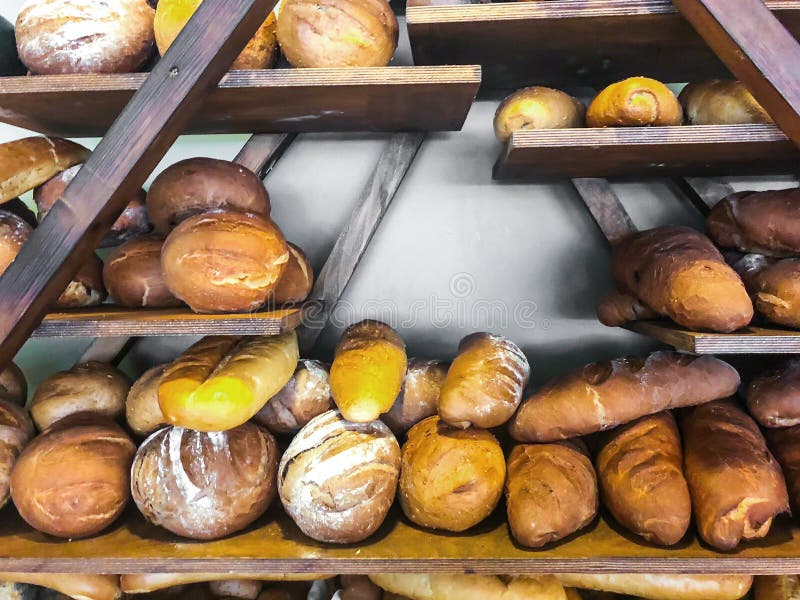 Auswahl an Backwaren stockbild. Bild von gesund, braun - 153084541