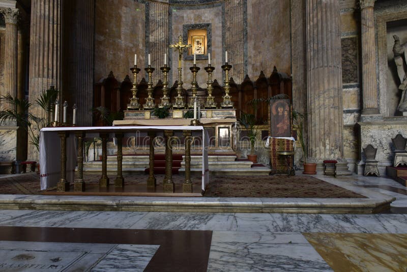 Autel Dans Le Panthéon, Rome Image éditorial - Image du christianisme ...