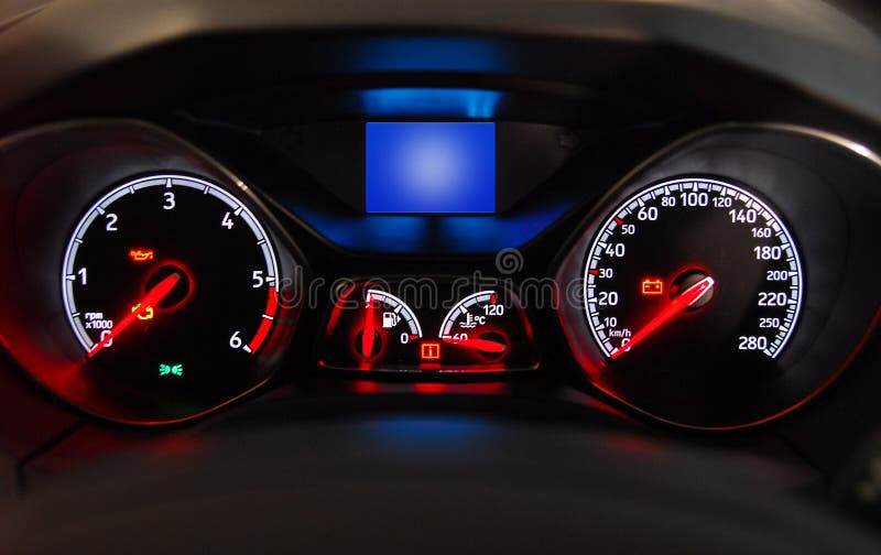 Auto Belichteter Armaturenbrett Stockfoto - Bild von schwarzes, stufen ...