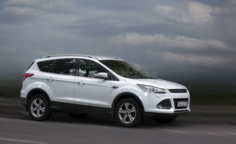 Auto blanco ford. imagen de archivo. Imagen de travieso - 195036639