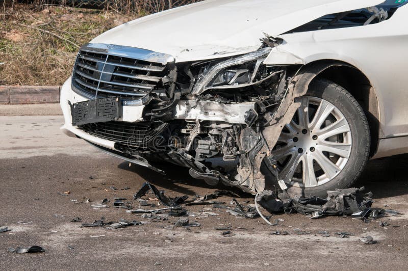 Auto in einem Unfall stockbild. Bild von unfall, auto - 67104771