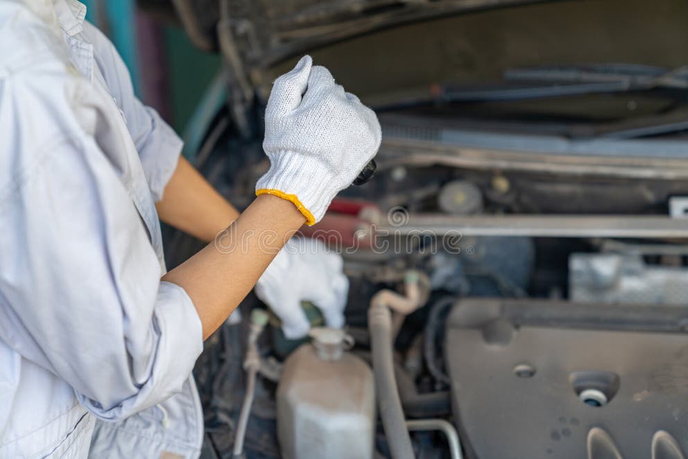 Auto Mechanics Diagnose Engine Problem Using Light Tools To Finde ...