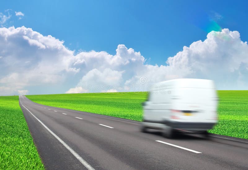 Auto op weg stock afbeelding. Image of verplaatsen, route - 51543545