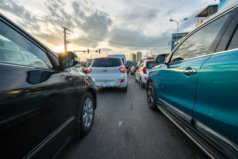 Auto ' S Op Straat in Het Verkeer Jam Tijdens Het Spitsuur Stock ...