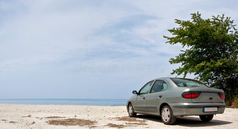 Auto am Strand stockbild. Bild von transport, tourismus - 13402297