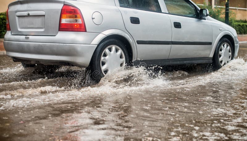 Autos bei starkem Regen stockfoto. Bild von antreiben - 55974624