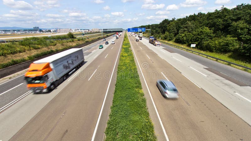 Duitse Autobahn redactionele stock afbeelding. Image of infrastructuur ...