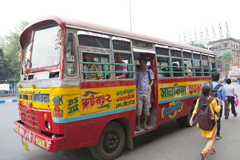 Transport de l'Inde de bus image éditorial. Image du fond - 10300445