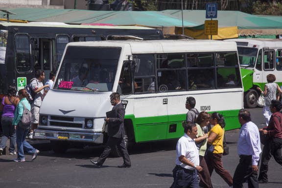Autobus de Pesero Mexico image stock éditorial. Image du publique ...
