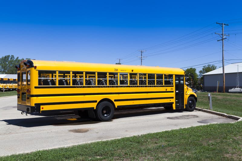 Autobus scolaire jaune image stock. Image du vacances - 31079309