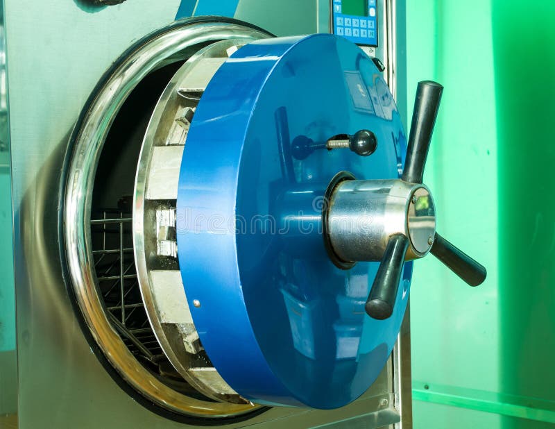 Medische Autoclaaf Voor Chirurgisch Steriliseren En Stock Foto - Image ...