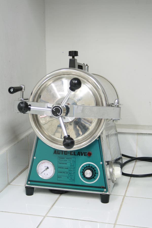 Autoklav stockbild. Bild von teildienst, klinik, ofen - 3228259