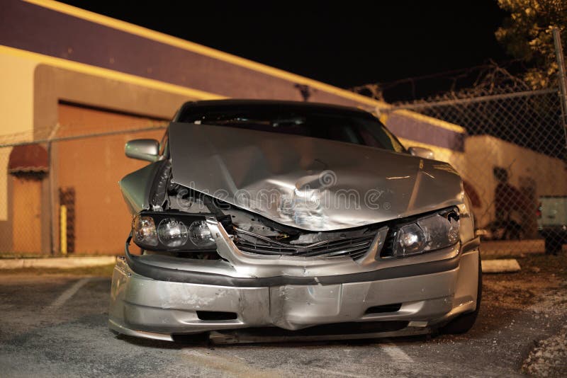 Automóvel Acidentado imagem de stock. Imagem de danificado - 11600083