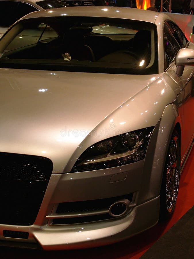 Automóvil Moderno De Bronce Imagen de archivo - Imagen de clase ...