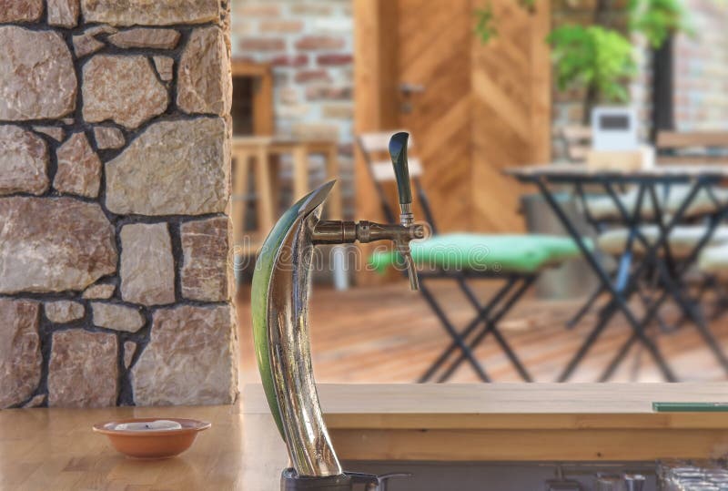 Automatic Beer Barrel for Beat Refreshment Liquid Cold Pint of Beer ...