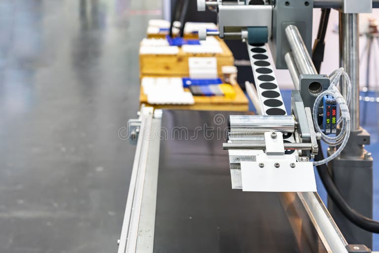 Automatic Continuous Labeling Machine for Labelling Product on Belt ...