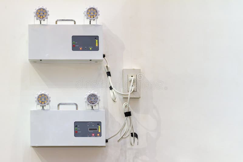 Automatic Emergency Light with Two Lamps Install on Wall when Power ...
