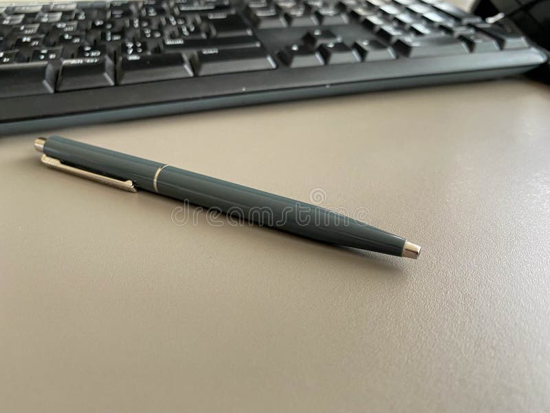 Automatic Green Ballpoint Pen for Writing on Desktop Office Desk with ...