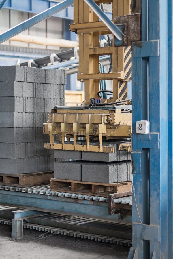 Automatic Installation of Laying of Blocks Stock Image - Image of walls ...