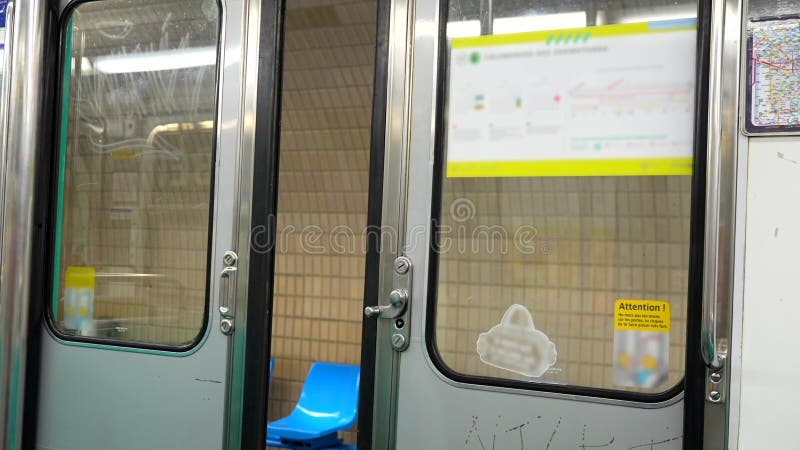 Subway Train Doors Closing Inside Metro Station Stock Video - Video of ...