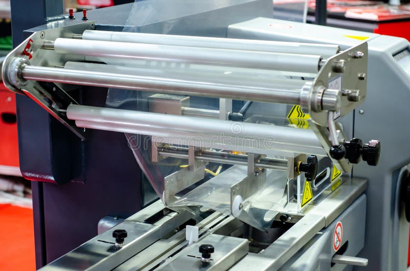Automatic Packaging Machine for Producing Packs from a Roll of Heat ...