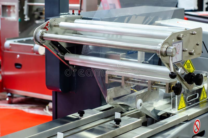 Automatic Packaging Machine for Producing Packs from a Roll of Heat ...