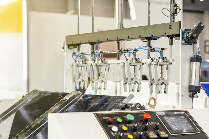 Automatic and Precision Pneumatic Catcher Set for Carry Bag or Product ...