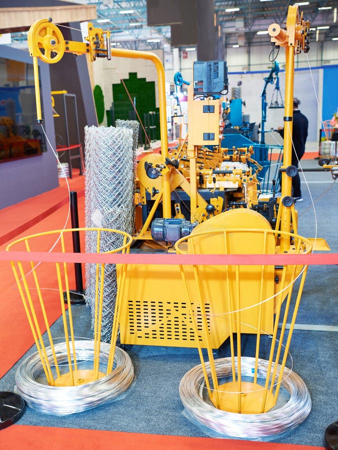 Automatic Wire Mesh Weaving Machine Stock Image - Image of link ...