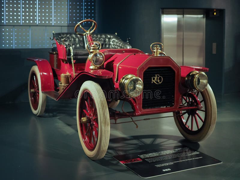 Automobili Antiche Al Museo Dell'automobile A Torino Fotografia Stock ...