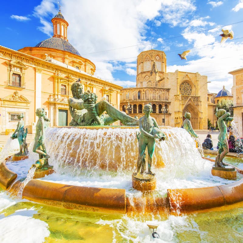 Autonome stad Valencia stock afbeelding. Image of beeldhouwwerk - 159951189