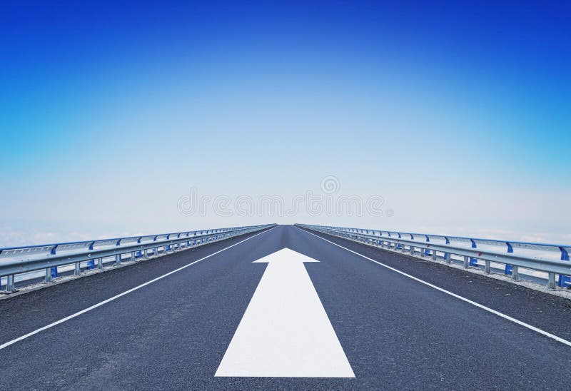 Autopista Recta Con Una Felicidad Delantera De La Flecha Y Del Texto ...