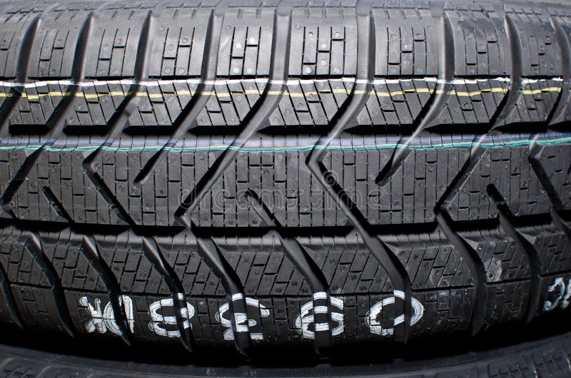 Autoreifen Stockfotos und Bilder - Laden Sie 6,170 lizenzfreie Fotos ...