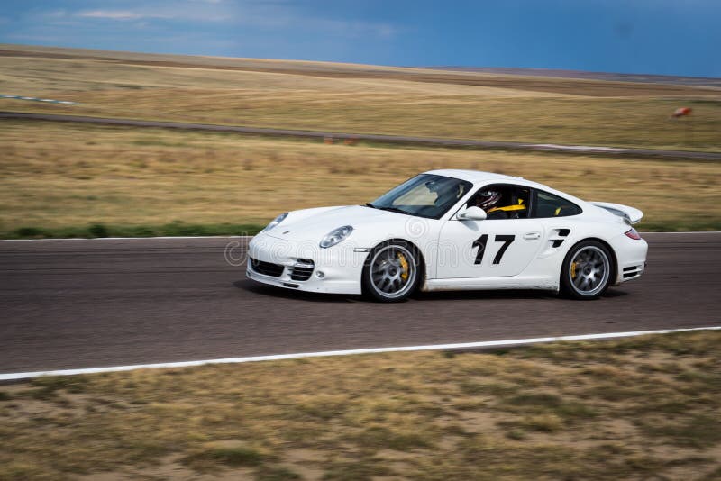 Autorennen auf Bahn redaktionelles stockfoto. Bild von schnellfahren ...