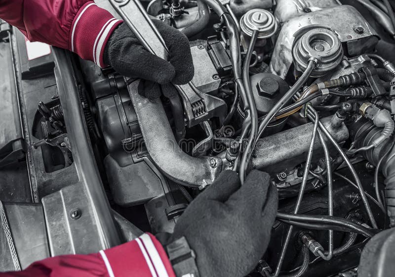 Autoreparatur Unter Der Haube Des Autos Stockfoto - Bild von sauber ...