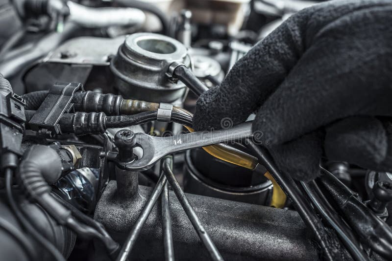 Autoreparatur Unter Der Haube Des Autos Stockfoto - Bild von schwarzes ...