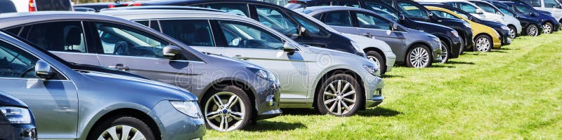 Autos auf einem Parkplatz stockbild. Bild von frontscheibe - 71289733
