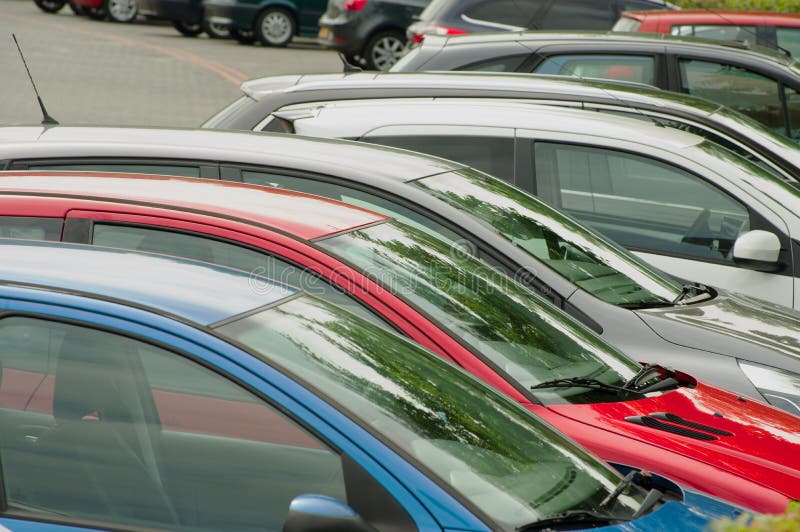 Autos am Parken stockbild. Bild von bereich, automobil - 73427647