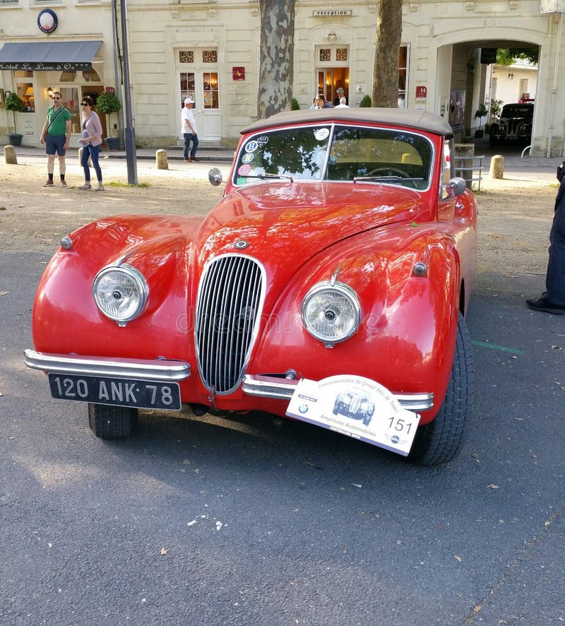 Autoveicolo Rosso D'annata Del Giaguaro Fotografia Stock Editoriale ...